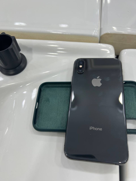 iphone XS продается.