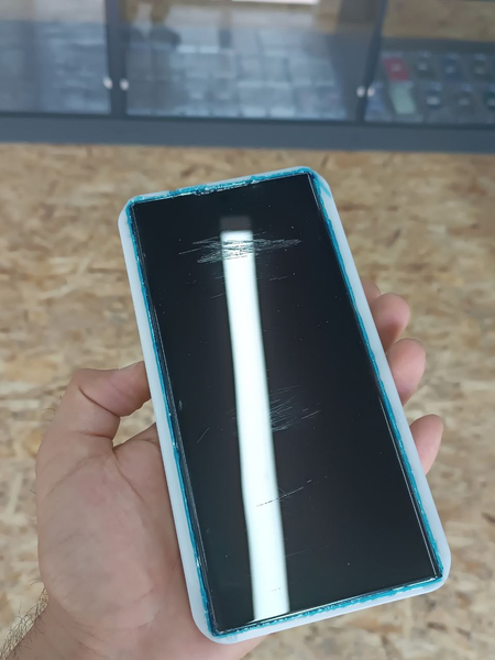 Mobil telefonlardi  oynasini palerofka qilish xizmati