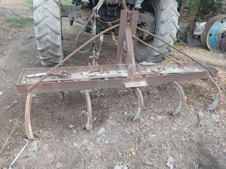 Traktor sotiladi
