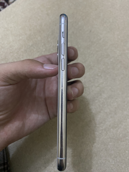 iPhone 11 Pro ..