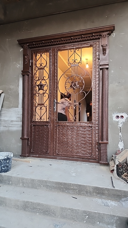 Ковний и хайтек калитка