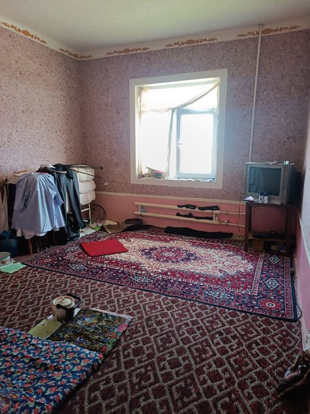 Продается 5-комнатная квартира г. Алмалык