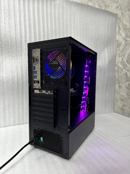 Игровой кейс
Плата B360
i3 9-покаления
Видеокарта Rx 580 8gb 256 bit
D