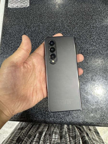samsung Zfold 4 pamit 12.512 g holati yahwi karopka dak bor