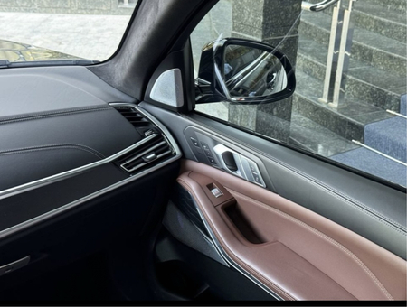 BMW X7 50i  4.4L