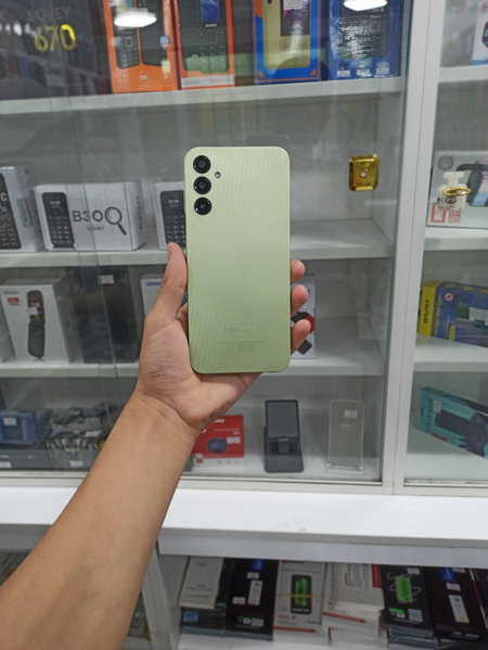 Samsung  A 14.  .
