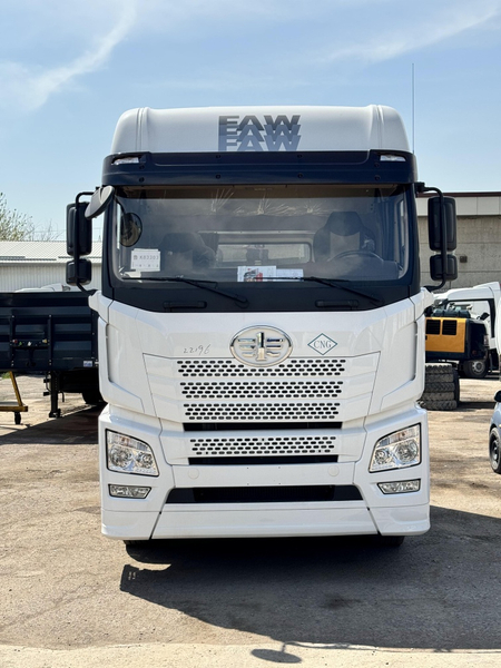 Седельный  Тягач JH6 4x2 CNG
