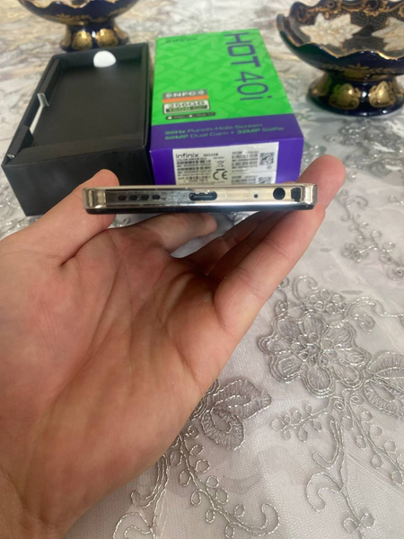 Telefon sotiladi 16/256 yangi