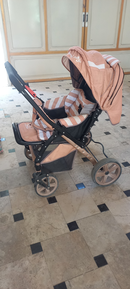 Продаю коляску. 350 тыс.   Состояние хорошее