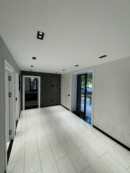 Аренда. 1-Линия. вдоль дороги. ор: Пирамид Ташгаз. 60м² Евроремонт.