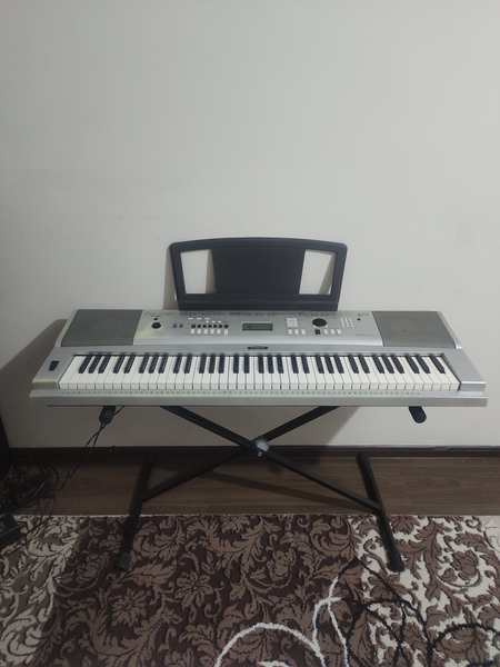 Продается синтезатор Yamaha DGX-230