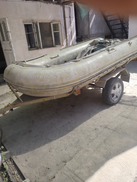 Лодка надувная моторная