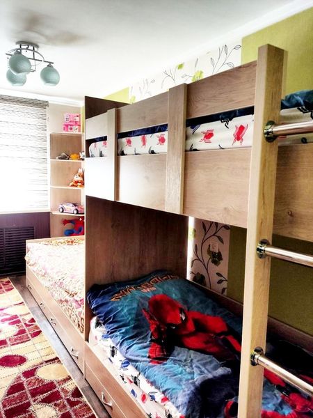 3комнатная/3/5, 68м² торец, кирп. Ор-р: Саламатина. 16 гор больница