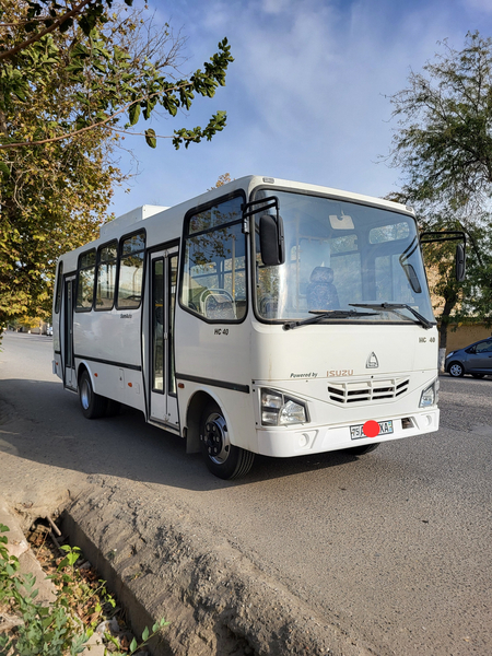 Isuzu aftobus sotiladi.