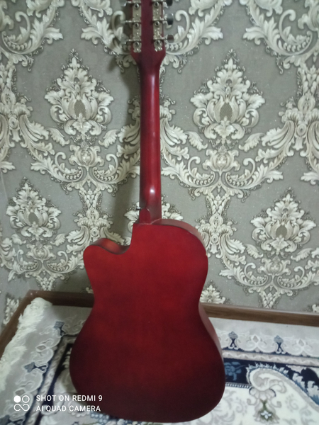 gitara akustikaa