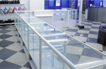 Продаются стеклянные прилавки для товара в магазин