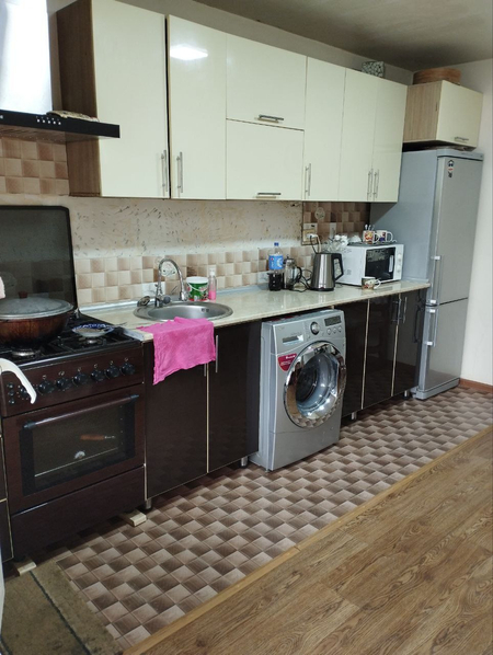 Keles sanotirada 9sotx 6xona tayyor xamma  gaz suv sevt yaxshi