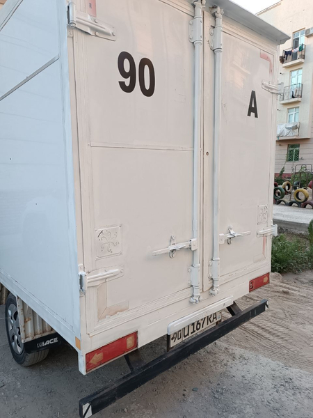 Tayota hiace sotiladi