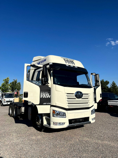 FAW Тягач 6*4 рессор с газом 8*150 в наличии кредит и гарантия есть!!!