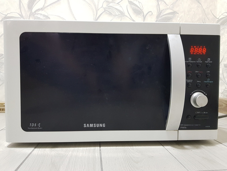 Срочно продам микроволновку Samsung 30 литр биокерамический открытие