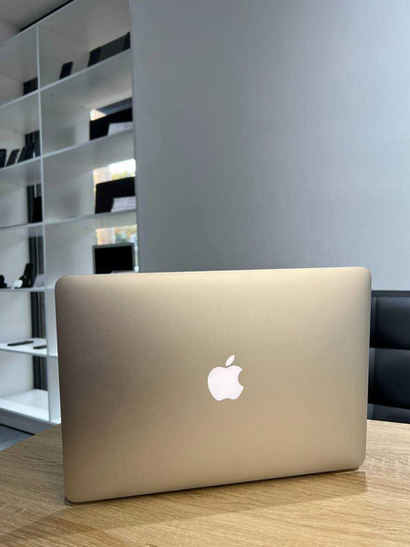 Продам MacBook Air 13inch 2017 Core i5