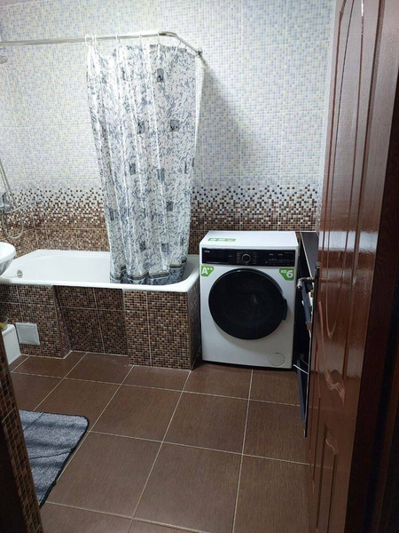 Сдается двух комнатная квартира на Буз 1 Школа 225