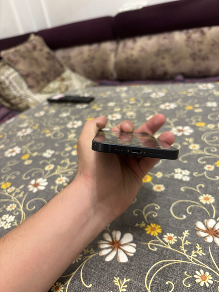 iPhone 13 128GB в хорошем состоянии