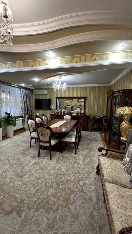 Банковский дом 4/5/9 на Кунаева Анор
