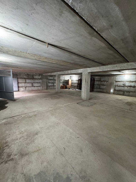 Здание вдоль дороги ул.Фаргона йули 2-этажа 900 м² парк на 20 машин