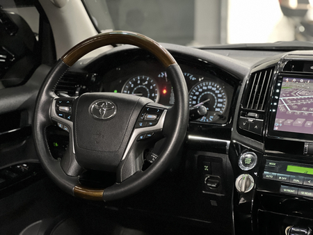 Продается Toyota Land Cruiser 200