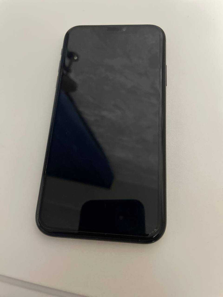 Iphone XR  xotira 64 yomkist 87