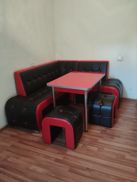 Продаю кухонную мебель шкаф,мойка,уголок
