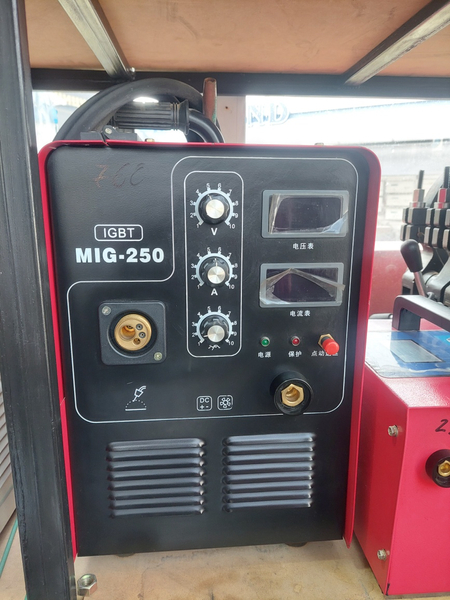 Сварочный аппарат кемпи MIG
250/380