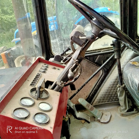 Traktor bezon sotiladi zor tehnika