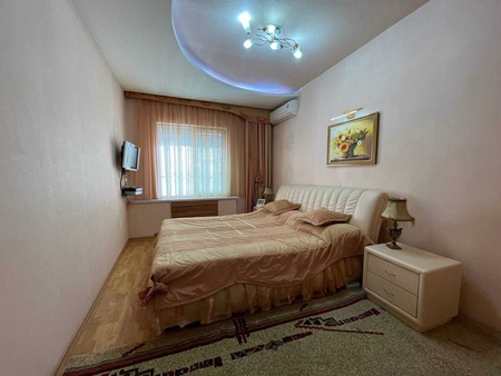 Продается квартира .3/5/5  на Мирзо Улугбекском районе (J3044)