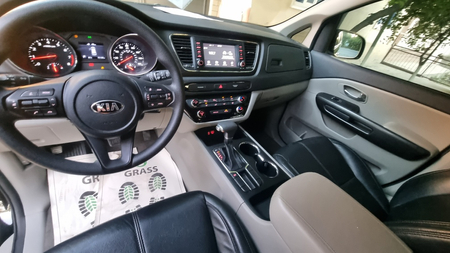 Kia Carnival Sedona. 3.3 sotiladi