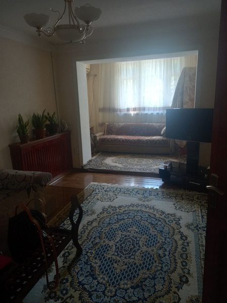 Срочно продаётся своя 2/2/4 кирпич  возле метро Новза