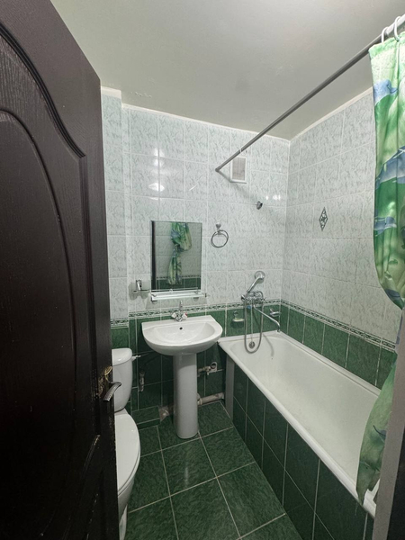 Чиланзар 9кв 3/3/4 Кирпич 70м²,бн 2/6 Ор:гостиница Малика *