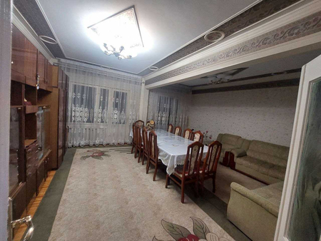 Продается 4-х комнатная квартира на Рисовом базаре
