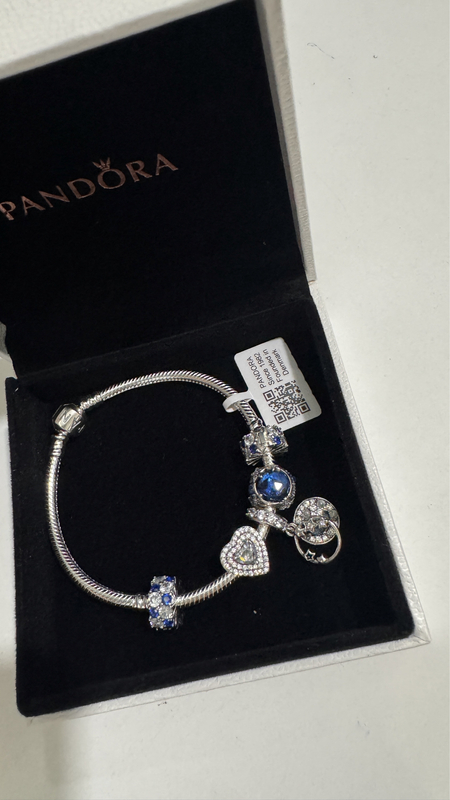 Продам браслет Pandora с 5 шармами
