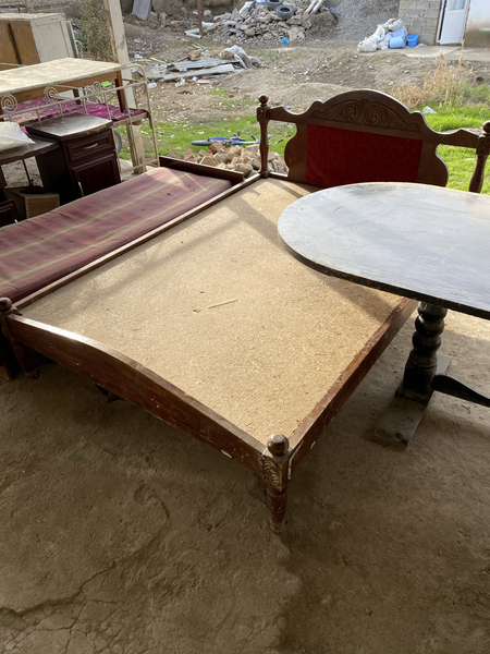 Stol divan xontaxta