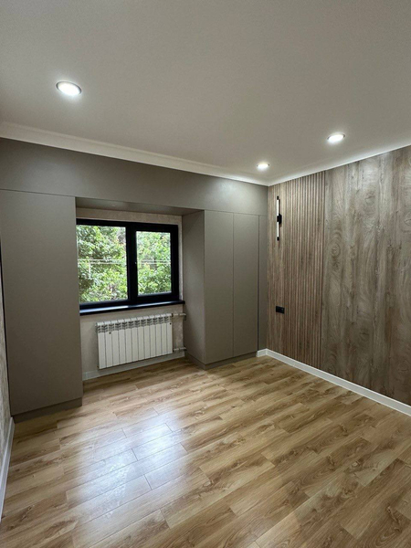 Продается 3х ком. квартира, ор-р:Ц12 Камолон Ош, 110м2