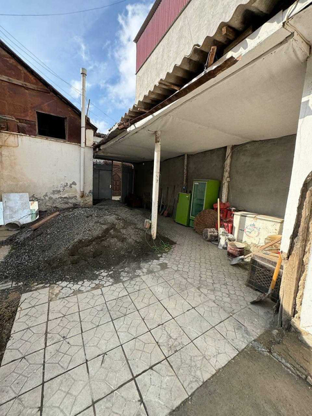 Registon hududida Mehmonxona biznesi uchun hovli sotiladi!