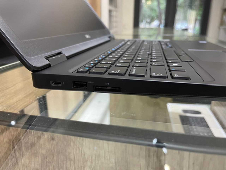 DELL Precision 3530 Intel Core i7-8850H озу8гб 256ssd Nvidio P600 4гб
