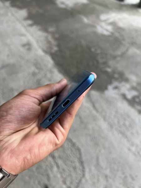 Redmi 10 128gb karobka bor zaryadni qowib beriladi