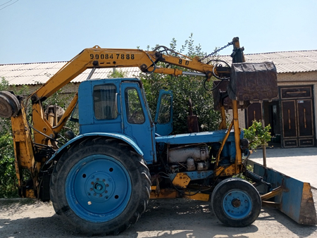 Traktor kran sotiladi