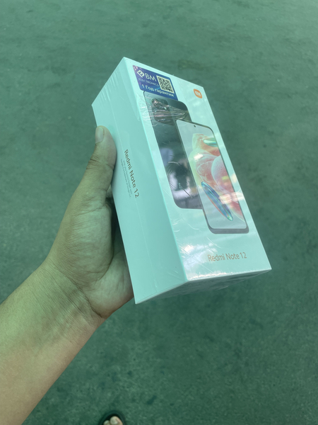 Redmi not 12 6/128 yengi ochilmagan srochna sotiladi