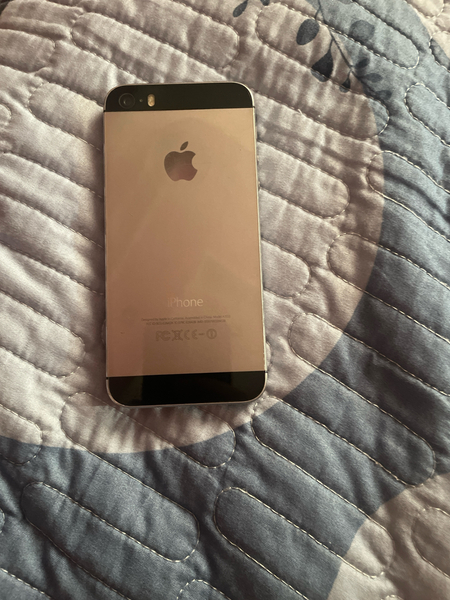 Iphone 5 va 5s sotiladi