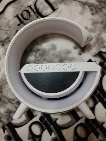 Многофункциональная смарт колонка, ночник, Bluetooth, часы.