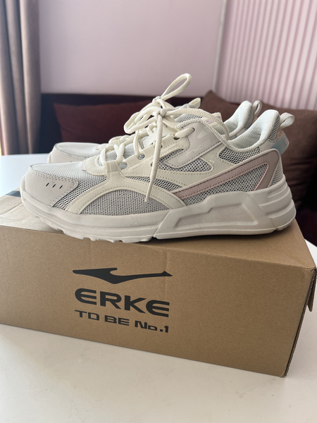 Кроссовки Erke 39/38 размера, новые